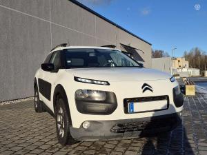White Citroen C4 Cactus 2015 in Raseiniai, with an engine capacity of 1.20 L and mileage of 142 thousand km for 4999 €, photo 4 on AUTOMOTO.COM.LV