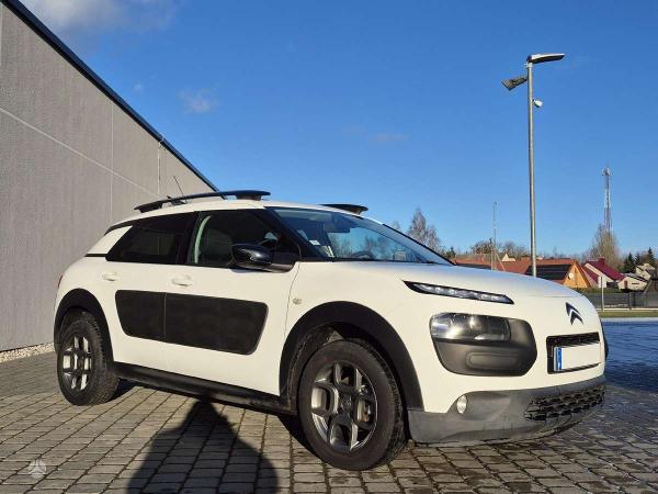Balts Citroen C4 Cactus 2015 Raseiniai, ar dzinēja tilpumu 1.20 L un nobraukumu 142 tūkst. km par 4999 €, foto 6 vietnē AUTOMOTO.COM.LV
