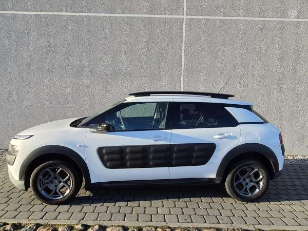 Balts Citroen C4 Cactus 2015 Raseiniai, ar dzinēja tilpumu 1.20 L un nobraukumu 142 tūkst. km par 4999 €, foto 7 vietnē AUTOMOTO.COM.LV
