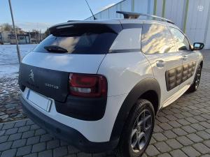White Citroen C4 Cactus 2015 in Raseiniai, with an engine capacity of 1.20 L and mileage of 142 thousand km for 4999 €, photo 9 on AUTOMOTO.COM.LV