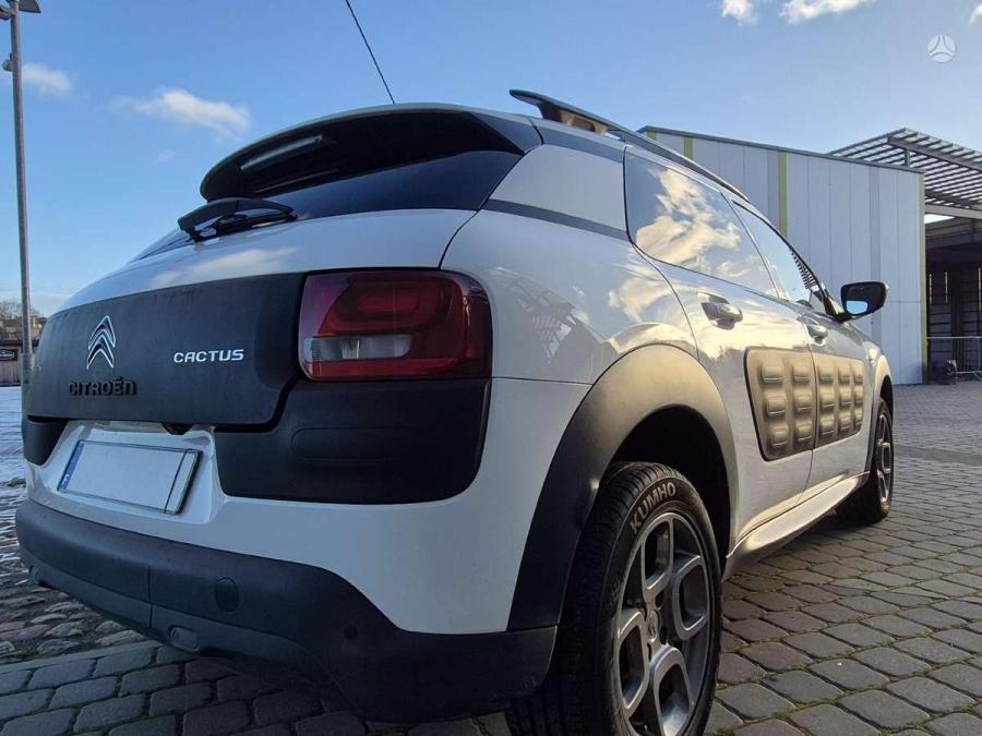 White Citroen C4 Cactus 2015 in Raseiniai, with an engine capacity of 1.20 L and mileage of 142 thousand km for 4999 €, photo 10 on AUTOMOTO.COM.LV