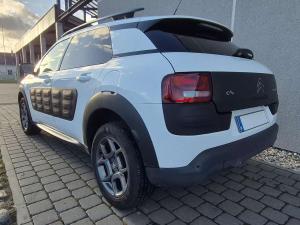 White Citroen C4 Cactus 2015 in Raseiniai, with an engine capacity of 1.20 L and mileage of 142 thousand km for 4999 €, photo 13 on AUTOMOTO.COM.LV