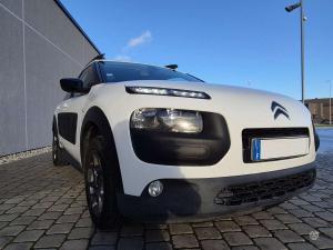 White Citroen C4 Cactus 2015 in Raseiniai, with an engine capacity of 1.20 L and mileage of 142 thousand km for 4999 €, photo 28 on AUTOMOTO.COM.LV