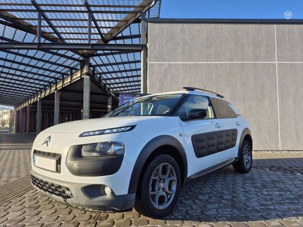 White Citroen C4 Cactus 2015 in Raseiniai, with an engine capacity of 1.20 L and mileage of 142 thousand km for 4999 €, photo 1 on AUTOMOTO.COM.LV