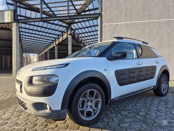 White Citroen C4 Cactus 2015 in Raseiniai, with an engine capacity of 1.20 L and mileage of 142 thousand km for 4999 €, photo 2 on AUTOMOTO.COM.LV