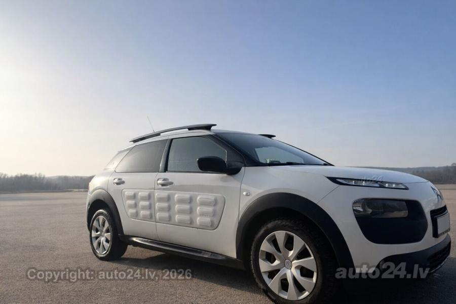 White Citroen C4 Cactus 2015 in Tallinn, with an engine capacity of 1.60 L and mileage of 197 thousand km for 7000 €, photo 3 on AUTOMOTO.COM.LV