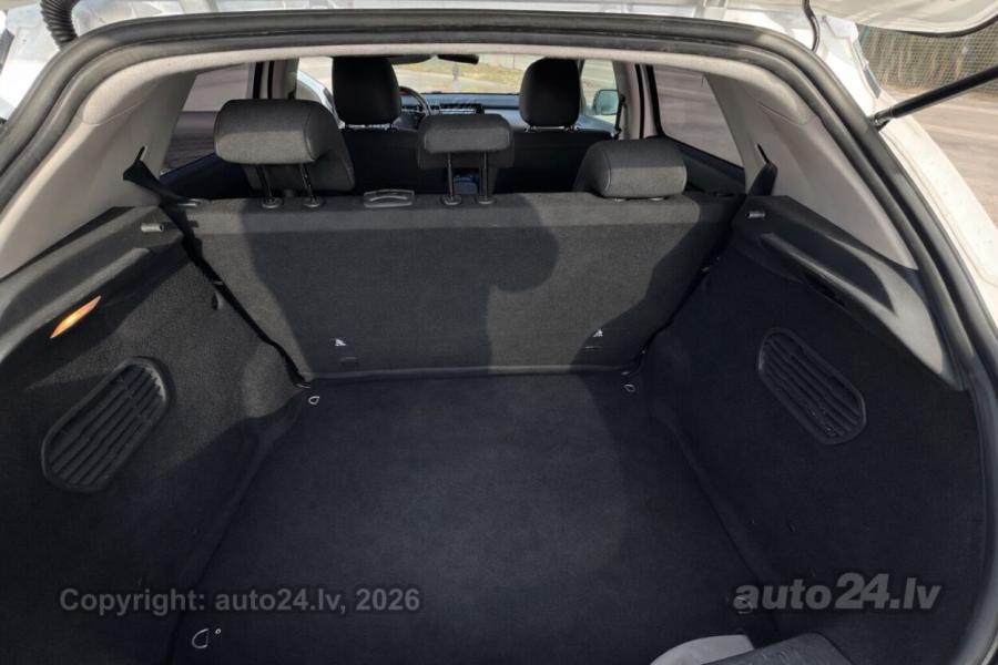 White Citroen C4 Cactus 2015 in Tallinn, with an engine capacity of 1.60 L and mileage of 197 thousand km for 7000 €, photo 6 on AUTOMOTO.COM.LV