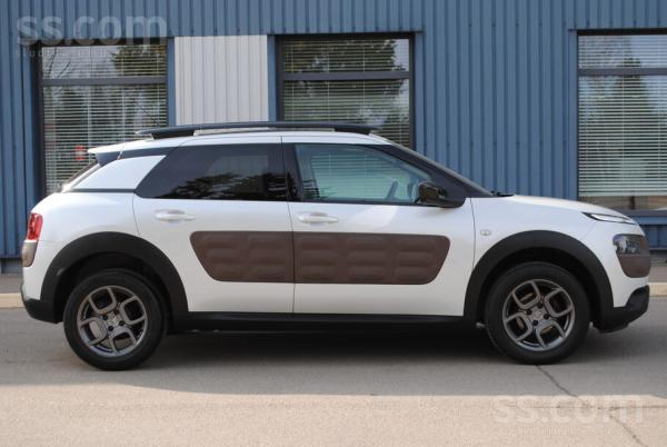 White Citroen C4 Cactus 2015 in Riga, with an engine capacity of 1.20 L and mileage of 101 thousand km for 5490 €, photo 6 on AUTOMOTO.COM.LV