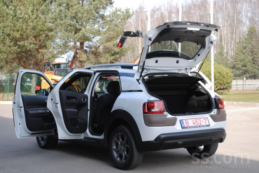 Balts Citroen C4 Cactus 2015 Rīga, ar dzinēja tilpumu 1.20 L un nobraukumu 101 tūkst. km par 5490 €, foto 8 vietnē AUTOMOTO.COM.LV