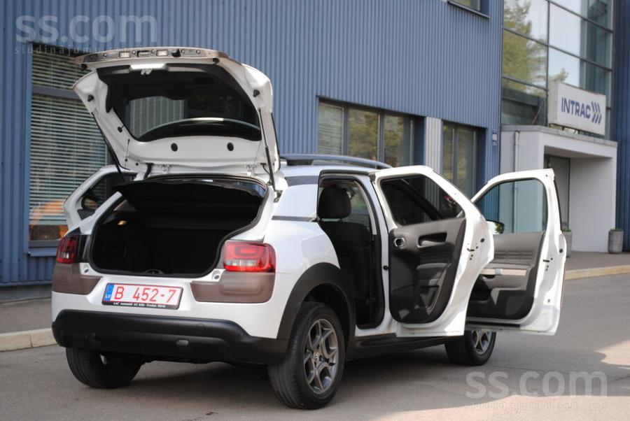 Balts Citroen C4 Cactus 2015 Rīga, ar dzinēja tilpumu 1.20 L un nobraukumu 101 tūkst. km par 5490 €, foto 10 vietnē AUTOMOTO.COM.LV