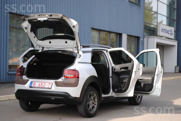 Balts Citroen C4 Cactus 2015 Rīga, ar dzinēja tilpumu 1.20 L un nobraukumu 101 tūkst. km par 5490 €, foto 9 vietnē AUTOMOTO.COM.LV