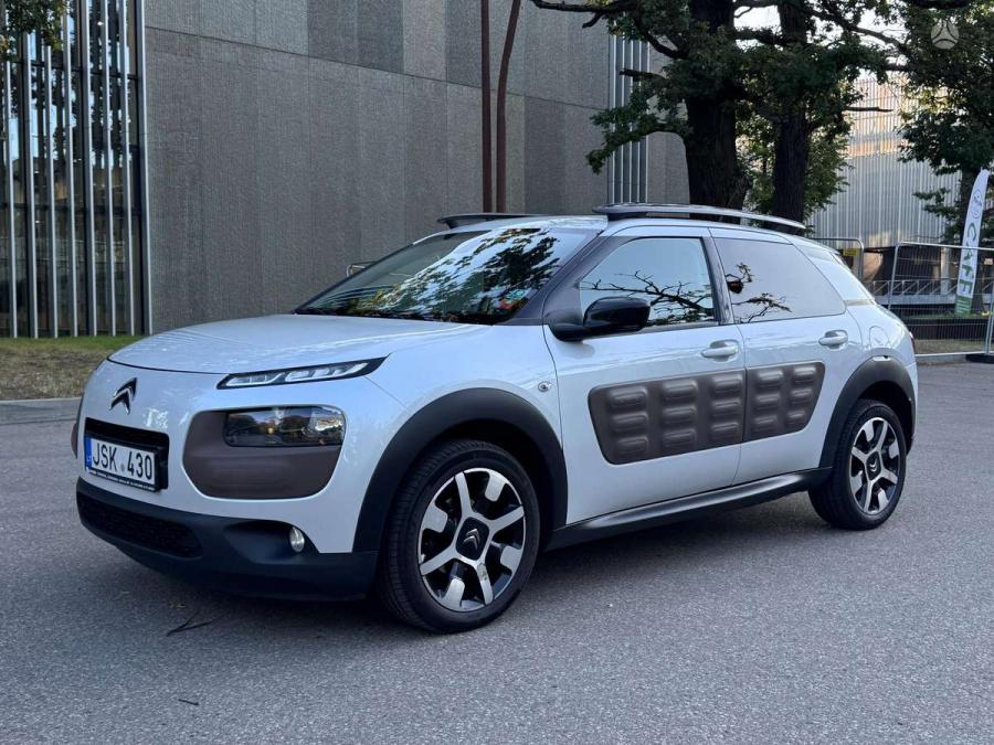 Balts Citroen C4 Cactus 2015 Kauņa, ar dzinēja tilpumu 1.56 L un nobraukumu 343 tūkst. km par 3700 €, foto 1 vietnē AUTOMOTO.COM.LV