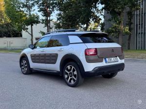 Balts Citroen C4 Cactus 2015 Kauņa, ar dzinēja tilpumu 1.56 L un nobraukumu 343 tūkst. km par 3700 €, foto 4 vietnē AUTOMOTO.COM.LV