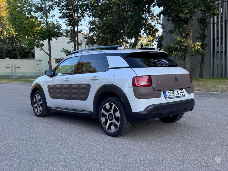 Balts Citroen C4 Cactus 2015 Kauņa, ar dzinēja tilpumu 1.56 L un nobraukumu 343 tūkst. km par 3700 €, foto 4 vietnē AUTOMOTO.COM.LV