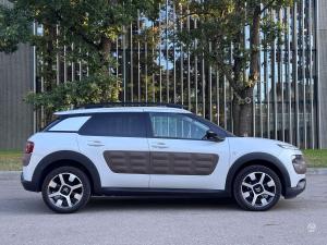 Balts Citroen C4 Cactus 2015 Kauņa, ar dzinēja tilpumu 1.56 L un nobraukumu 343 tūkst. km par 3700 €, foto 7 vietnē AUTOMOTO.COM.LV