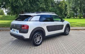 White Citroen C4 Cactus 2015 in Taurage, with an engine capacity of 1.20 L and mileage of 167 thousand km for 4300 €, photo 9 on AUTOMOTO.COM.LV