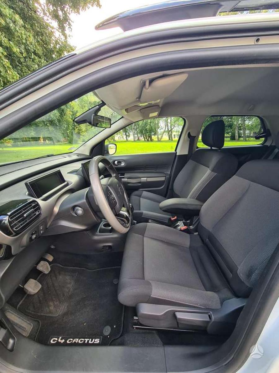 White Citroen C4 Cactus 2015 in Taurage, with an engine capacity of 1.20 L and mileage of 167 thousand km for 4300 €, photo 12 on AUTOMOTO.COM.LV