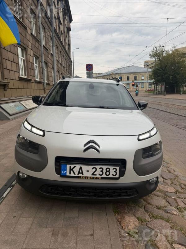 Citroen C4 Cactus 2015 in Riga on AUTOMOTO.COM.LV White Citroen C4 Cactus 2015 in Riga, with an engine capacity of 1.20 L and mileage of 247 thousand km for 5500 β¬, photo 1 on AUTOMOTO.COM.LV