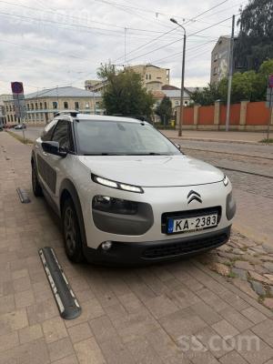 White Citroen C4 Cactus 2015 in Riga, with an engine capacity of 1.20 L and mileage of 247 thousand km for 5500 €, photo 3 on AUTOMOTO.COM.LV