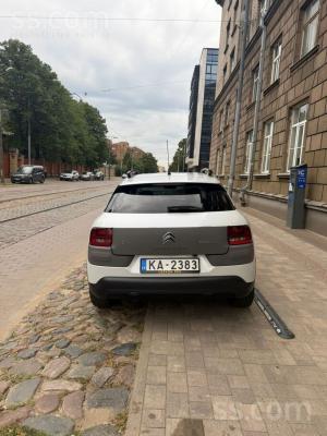 White Citroen C4 Cactus 2015 in Riga, with an engine capacity of 1.20 L and mileage of 247 thousand km for 5500 €, photo 6 on AUTOMOTO.COM.LV