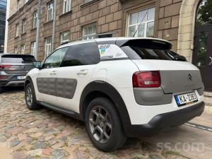 White Citroen C4 Cactus 2015 in Riga, with an engine capacity of 1.20 L and mileage of 247 thousand km for 5500 €, photo 7 on AUTOMOTO.COM.LV