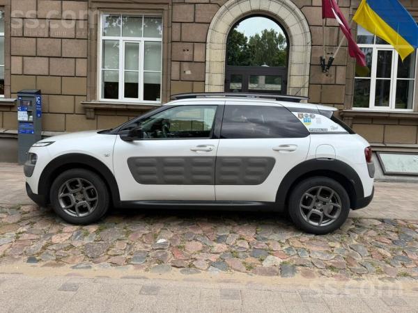 Citroen C4 Cactus 2015 in Riga on AUTOMOTO.COM.LV White Citroen C4 Cactus 2015 in Riga, with an engine capacity of 1.20 L and mileage of 247 thousand km for 5500 β¬, photo 8 on AUTOMOTO.COM.LV