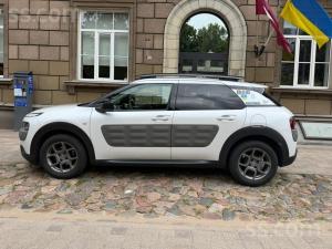White Citroen C4 Cactus 2015 in Riga, with an engine capacity of 1.20 L and mileage of 247 thousand km for 5500 €, photo 8 on AUTOMOTO.COM.LV