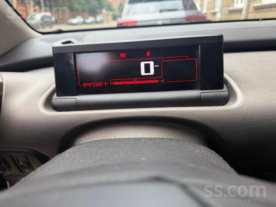 White Citroen C4 Cactus 2015 in Riga, with an engine capacity of 1.20 L and mileage of 247 thousand km for 5500 €, photo 11 on AUTOMOTO.COM.LV