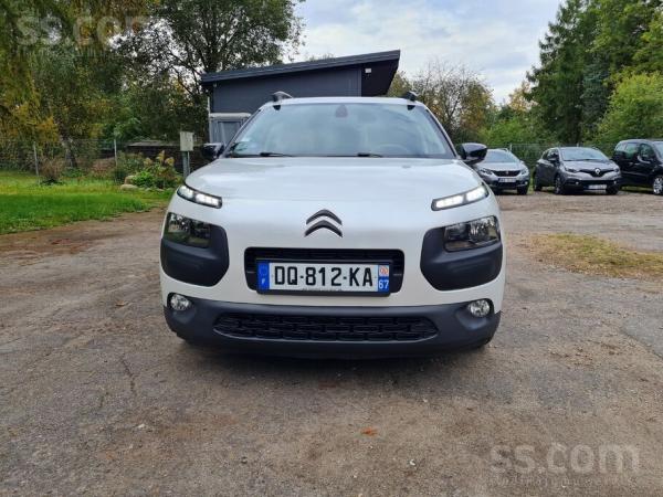 Ситроен C4 Кактус 2015 в Огре на AUTOMOTO.COM.LV Белый Ситроен C4 Кактус 2015 в Огре, объемом двигателя 1.20 л и пробегом 0 тыс. км за 4970 €, фото 3 на AUTOMOTO.COM.LV