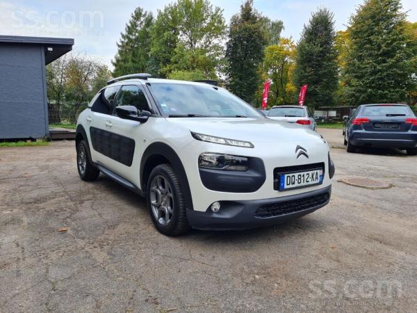 Ситроен C4 Кактус 2015 в Огре на AUTOMOTO.COM.LV Белый Ситроен C4 Кактус 2015 в Огре, объемом двигателя 1.20 л и пробегом 0 тыс. км за 4970 €, фото 4 на AUTOMOTO.COM.LV