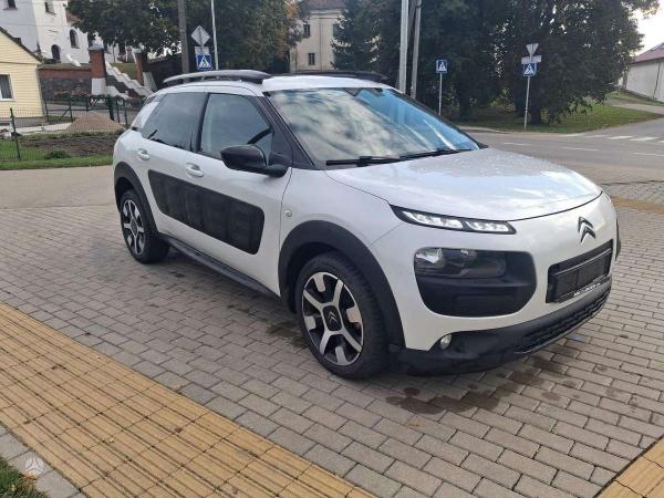 Белый Ситроен C4 Кактус 2015 в Расейняй, объемом двигателя 1.56 л и пробегом 136 тыс. км за 4300 €, фото 3 на AUTOMOTO.COM.LV