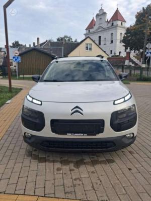 White Citroen C4 Cactus 2015 in Raseiniai, with an engine capacity of 1.56 L and mileage of 136 thousand km for 4300 €, photo 8 on AUTOMOTO.COM.LV