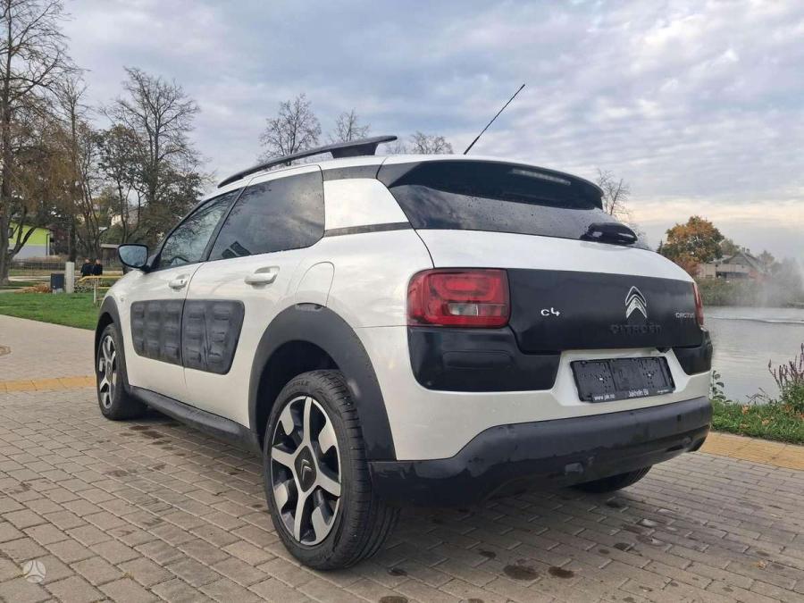 White Citroen C4 Cactus 2015 in Raseiniai, with an engine capacity of 1.56 L and mileage of 136 thousand km for 4300 €, photo 11 on AUTOMOTO.COM.LV