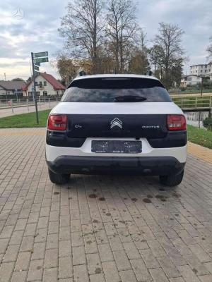 White Citroen C4 Cactus 2015 in Raseiniai, with an engine capacity of 1.56 L and mileage of 136 thousand km for 4300 €, photo 12 on AUTOMOTO.COM.LV