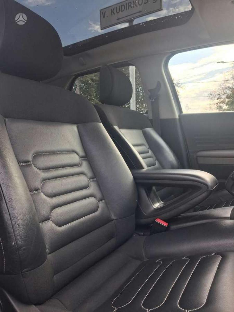 White Citroen C4 Cactus 2015 in Raseiniai, with an engine capacity of 1.56 L and mileage of 136 thousand km for 4300 €, photo 22 on AUTOMOTO.COM.LV