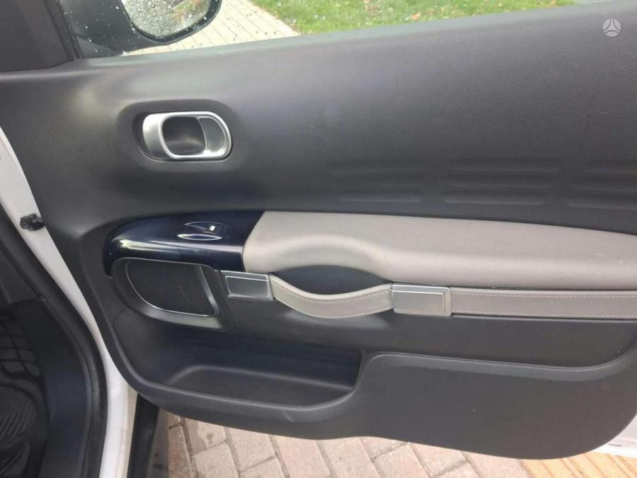 White Citroen C4 Cactus 2015 in Raseiniai, with an engine capacity of 1.56 L and mileage of 136 thousand km for 4300 €, photo 23 on AUTOMOTO.COM.LV