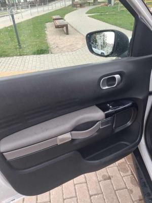 White Citroen C4 Cactus 2015 in Raseiniai, with an engine capacity of 1.56 L and mileage of 136 thousand km for 4300 €, photo 25 on AUTOMOTO.COM.LV