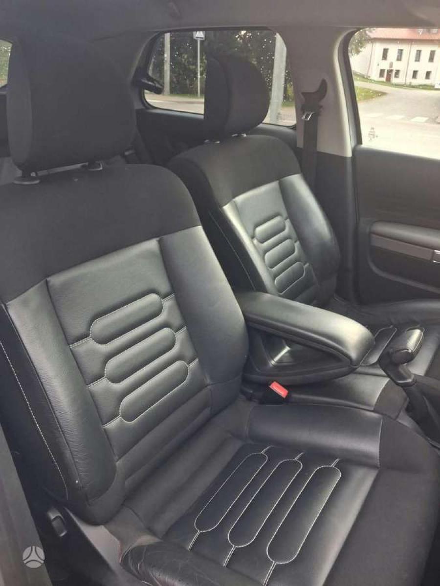 White Citroen C4 Cactus 2015 in Raseiniai, with an engine capacity of 1.56 L and mileage of 136 thousand km for 4300 €, photo 26 on AUTOMOTO.COM.LV
