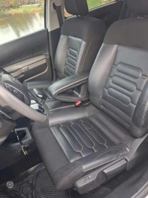 White Citroen C4 Cactus 2015 in Raseiniai, with an engine capacity of 1.56 L and mileage of 136 thousand km for 4300 €, photo 27 on AUTOMOTO.COM.LV