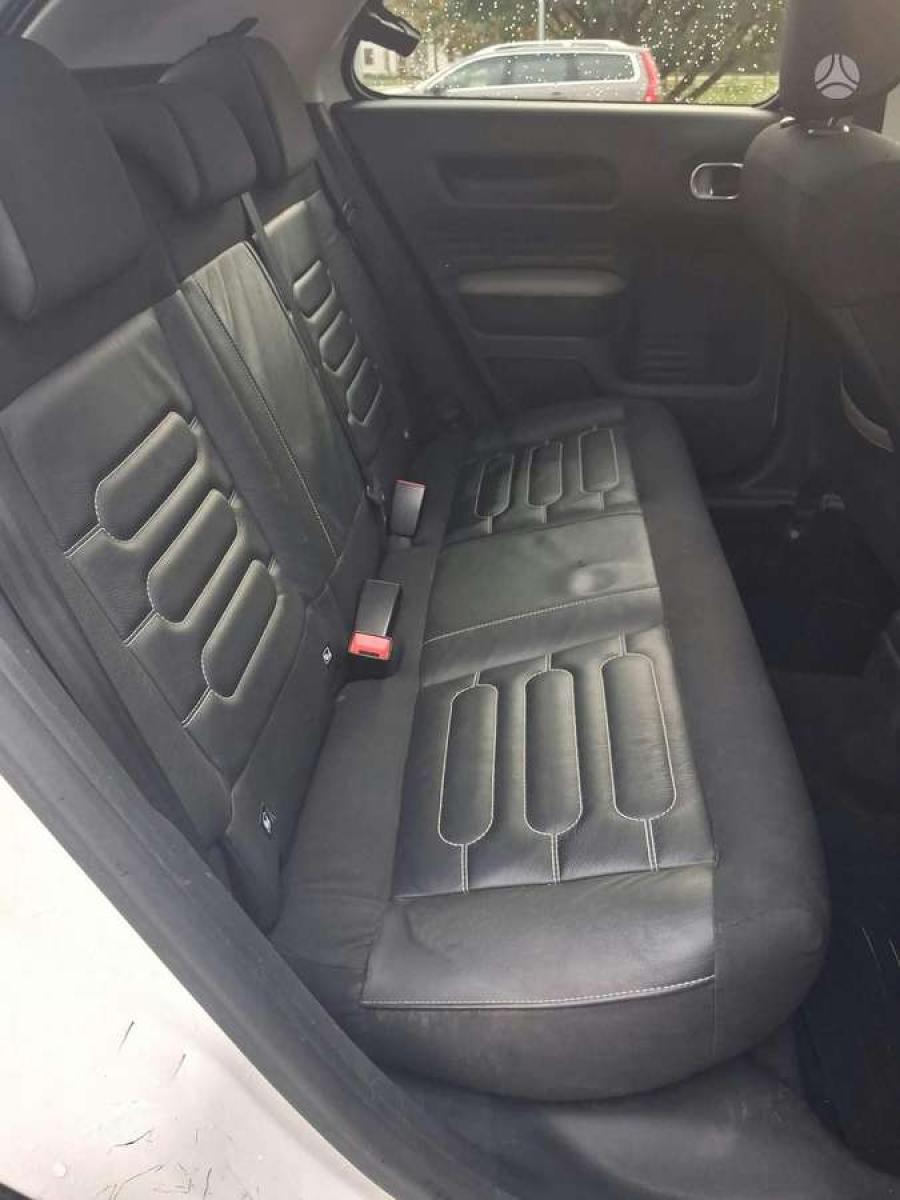 White Citroen C4 Cactus 2015 in Raseiniai, with an engine capacity of 1.56 L and mileage of 136 thousand km for 4300 €, photo 29 on AUTOMOTO.COM.LV