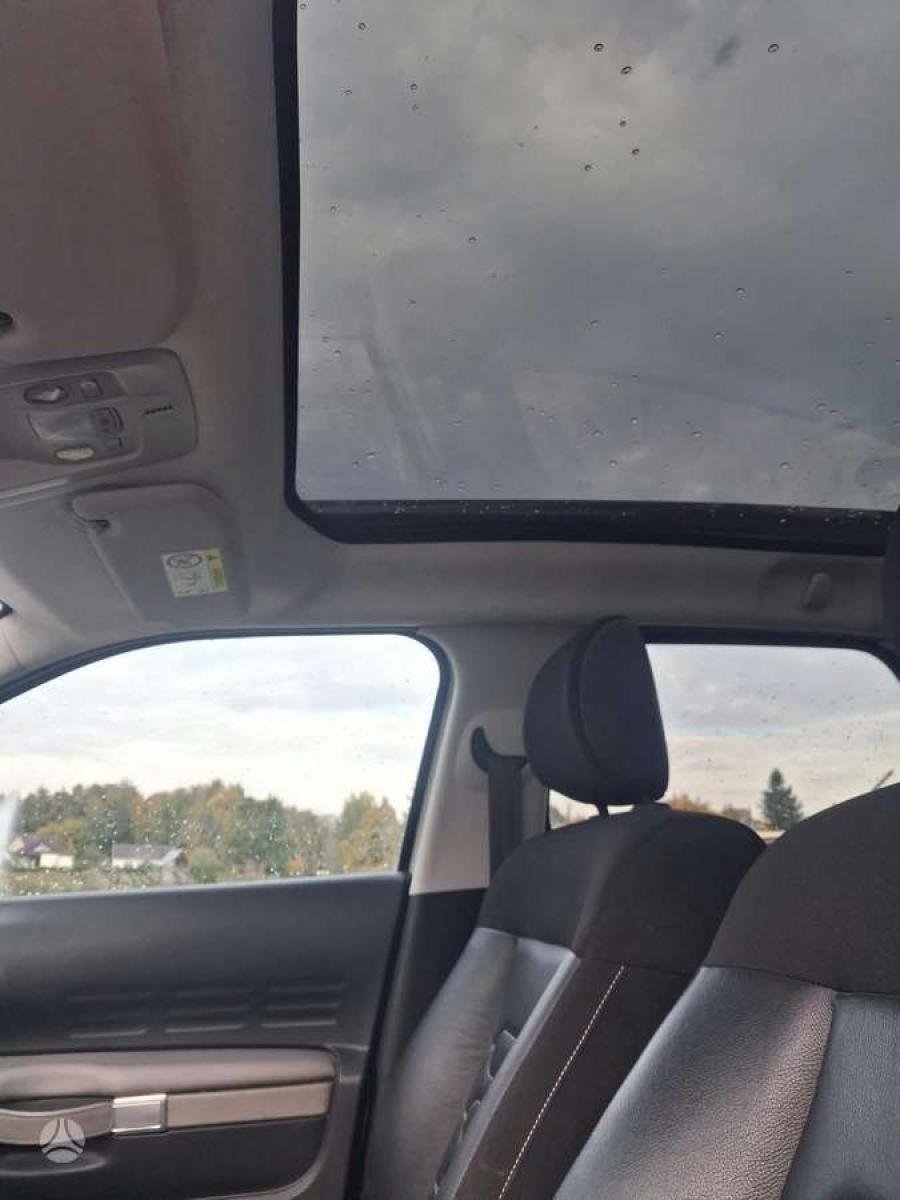 White Citroen C4 Cactus 2015 in Raseiniai, with an engine capacity of 1.56 L and mileage of 136 thousand km for 4300 €, photo 30 on AUTOMOTO.COM.LV
