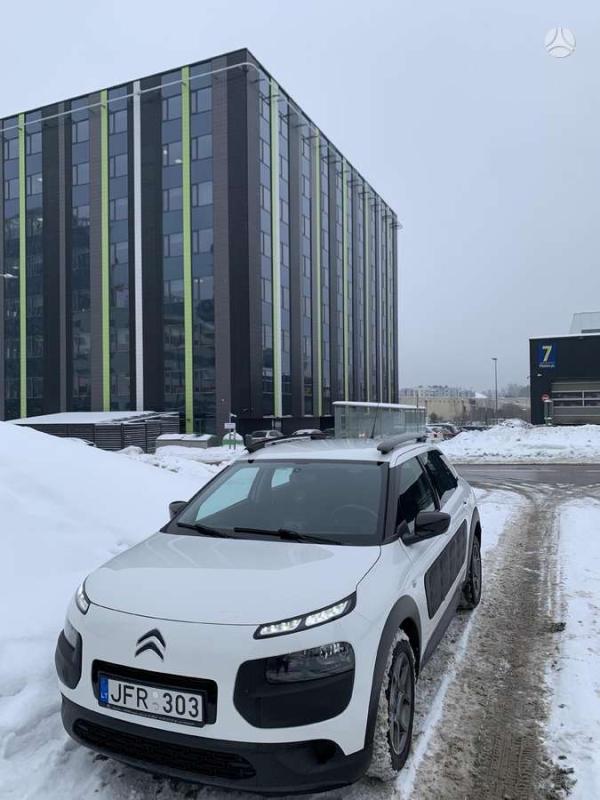 Balts Citroen C4 Cactus 2016 Viļņa, ar dzinēja tilpumu 1.56 L un nobraukumu 165 tūkst. km par 5800 €, foto 5 vietnē AUTOMOTO.COM.LV