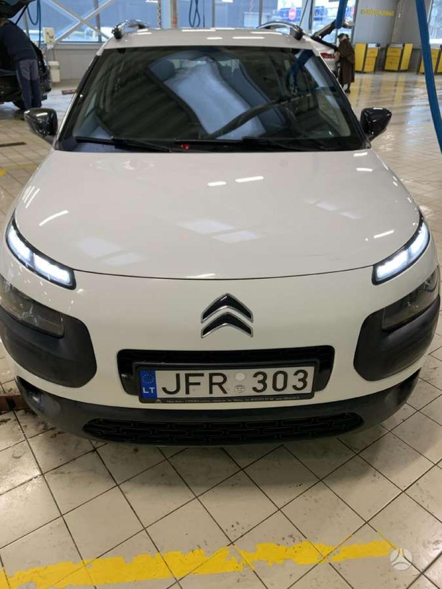 Balts Citroen C4 Cactus 2016 Viļņa, ar dzinēja tilpumu 1.56 L un nobraukumu 165 tūkst. km par 5800 €, foto 11 vietnē AUTOMOTO.COM.LV