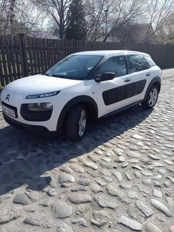 White Citroen C4 Cactus 2016 in Jelgava, with an engine capacity of 1.60 L and mileage of 236 thousand km for 6200 €, photo 1 on AUTOMOTO.COM.LV
