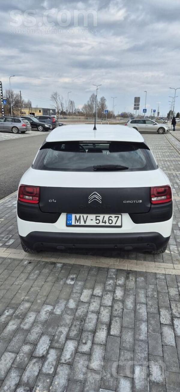 White Citroen C4 Cactus 2016 in Jelgava, with an engine capacity of 1.60 L and mileage of 236 thousand km for 6200 €, photo 2 on AUTOMOTO.COM.LV