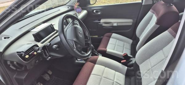 White Citroen C4 Cactus 2016 in Jelgava, with an engine capacity of 1.60 L and mileage of 236 thousand km for 6200 €, photo 4 on AUTOMOTO.COM.LV