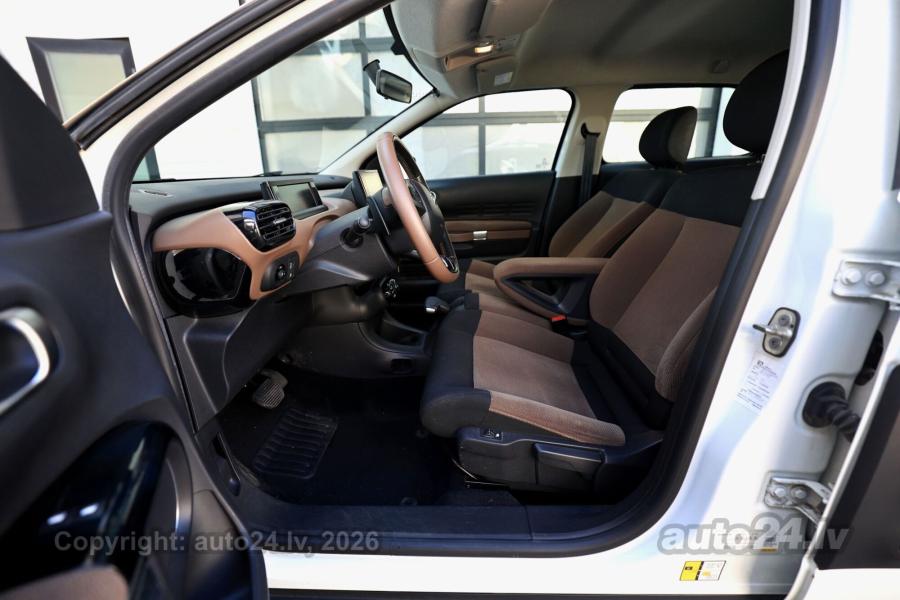 Balts Citroen C4 Cactus 2016 Tallina, ar dzinēja tilpumu 1.20 L un nobraukumu 108 tūkst. km par 6900 €, foto 8 vietnē AUTOMOTO.COM.LV