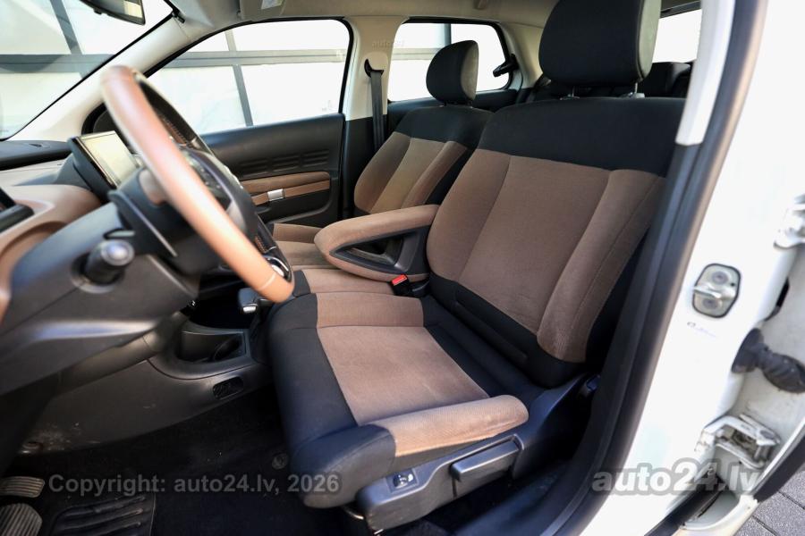Balts Citroen C4 Cactus 2016 Tallina, ar dzinēja tilpumu 1.20 L un nobraukumu 108 tūkst. km par 6900 €, foto 9 vietnē AUTOMOTO.COM.LV