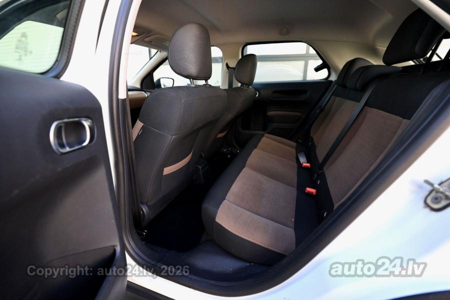 Balts Citroen C4 Cactus 2016 Tallina, ar dzinēja tilpumu 1.20 L un nobraukumu 108 tūkst. km par 6900 €, foto 11 vietnē AUTOMOTO.COM.LV