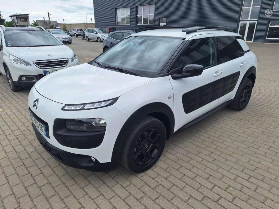 White Citroen C4 Cactus 2016 in Taurage, with an engine capacity of 1.20 L and mileage of 110 thousand km for 4200 €, photo 1 on AUTOMOTO.COM.LV